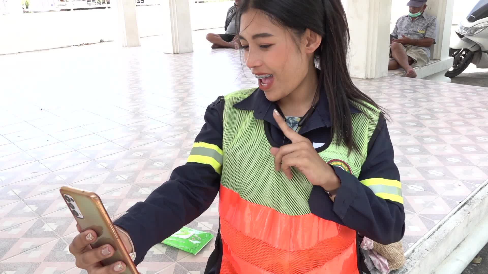 Glamorous mom-of-one turns heads working as 'world's most beautiful ...