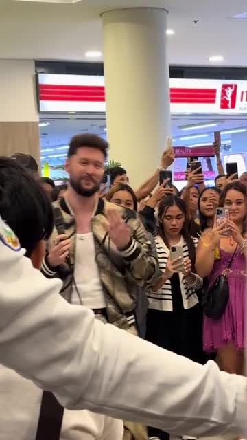 British singer Calum Scott surprises fans with karaoke performance at ...