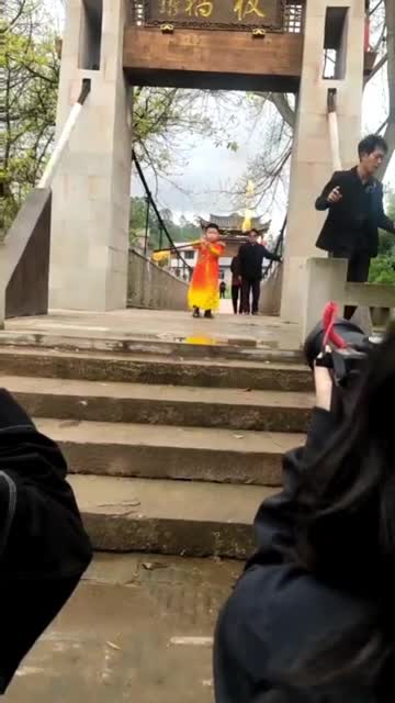 Boy, 6, shows off stunning fire-spitting stunts in China - ViralPress