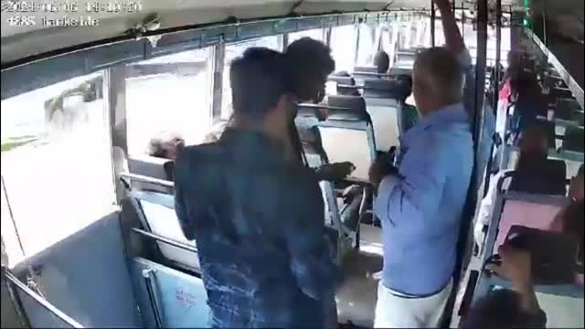 Heroic bus conductor saves young man from falling from vehicle - ViralPress