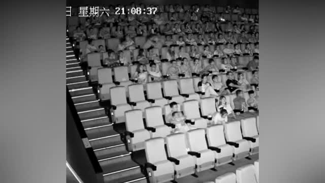 Stranger saves man choking on popcorn from laughing too hard in cinema ...