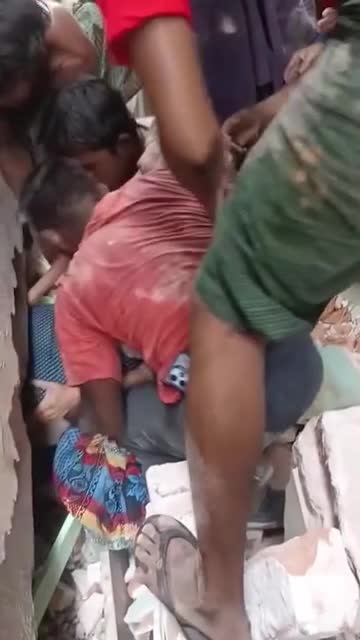 Residents battle to save grandmother trapped under Myanmar earthquake debris - ViralPress