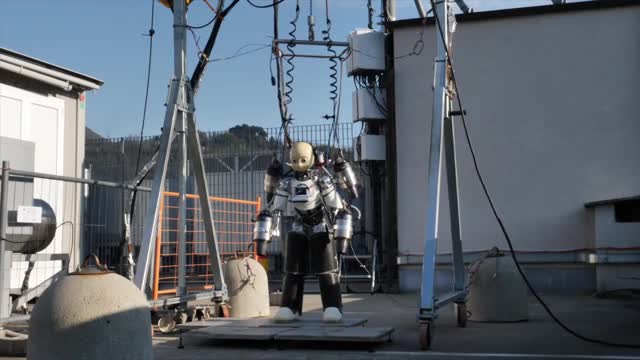 Jet-powered humanoid robot takes flight in Italy - ViralPress